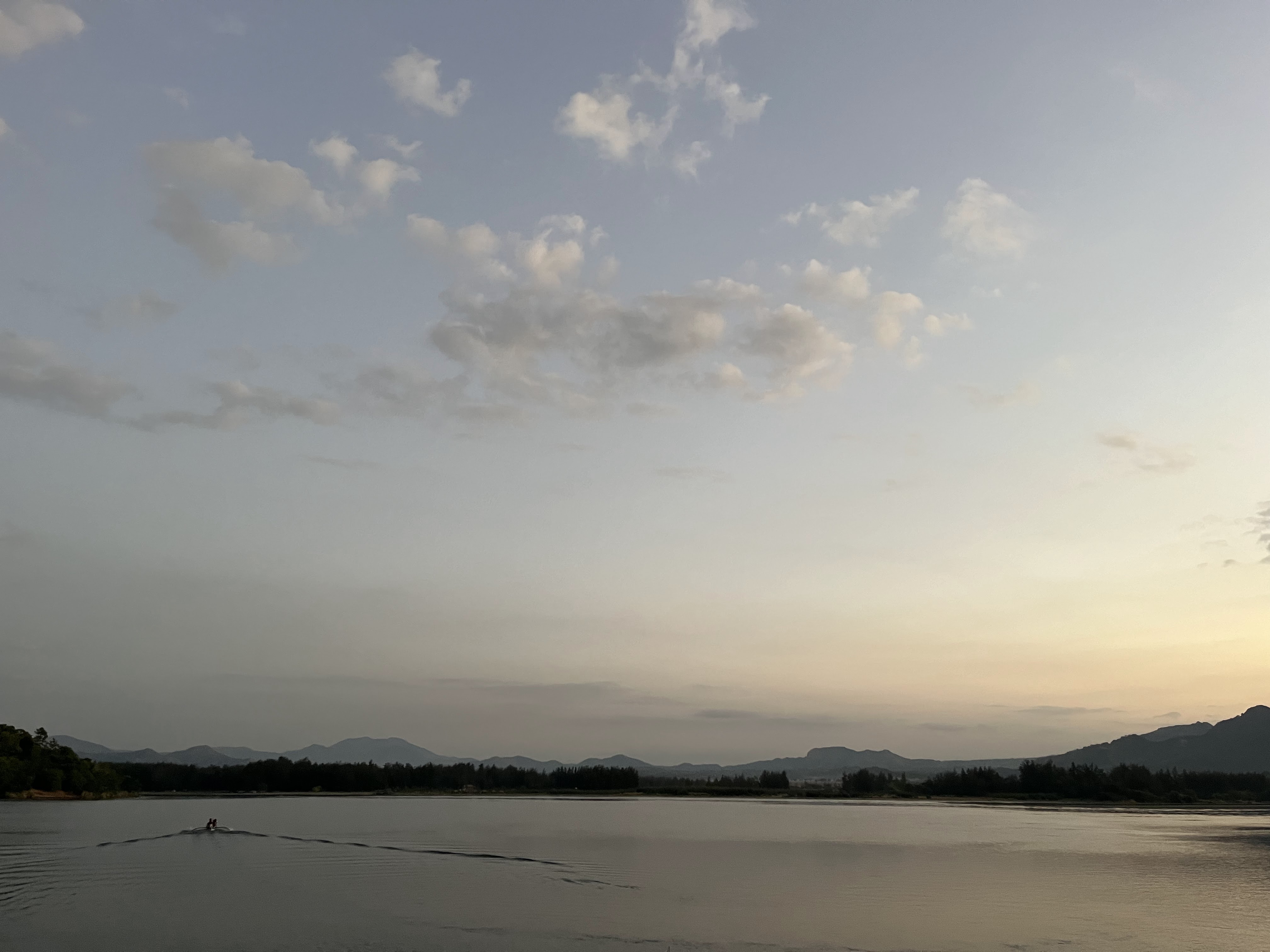 Visit: Mapanuepe Lake in Zambales – Zoomer PH